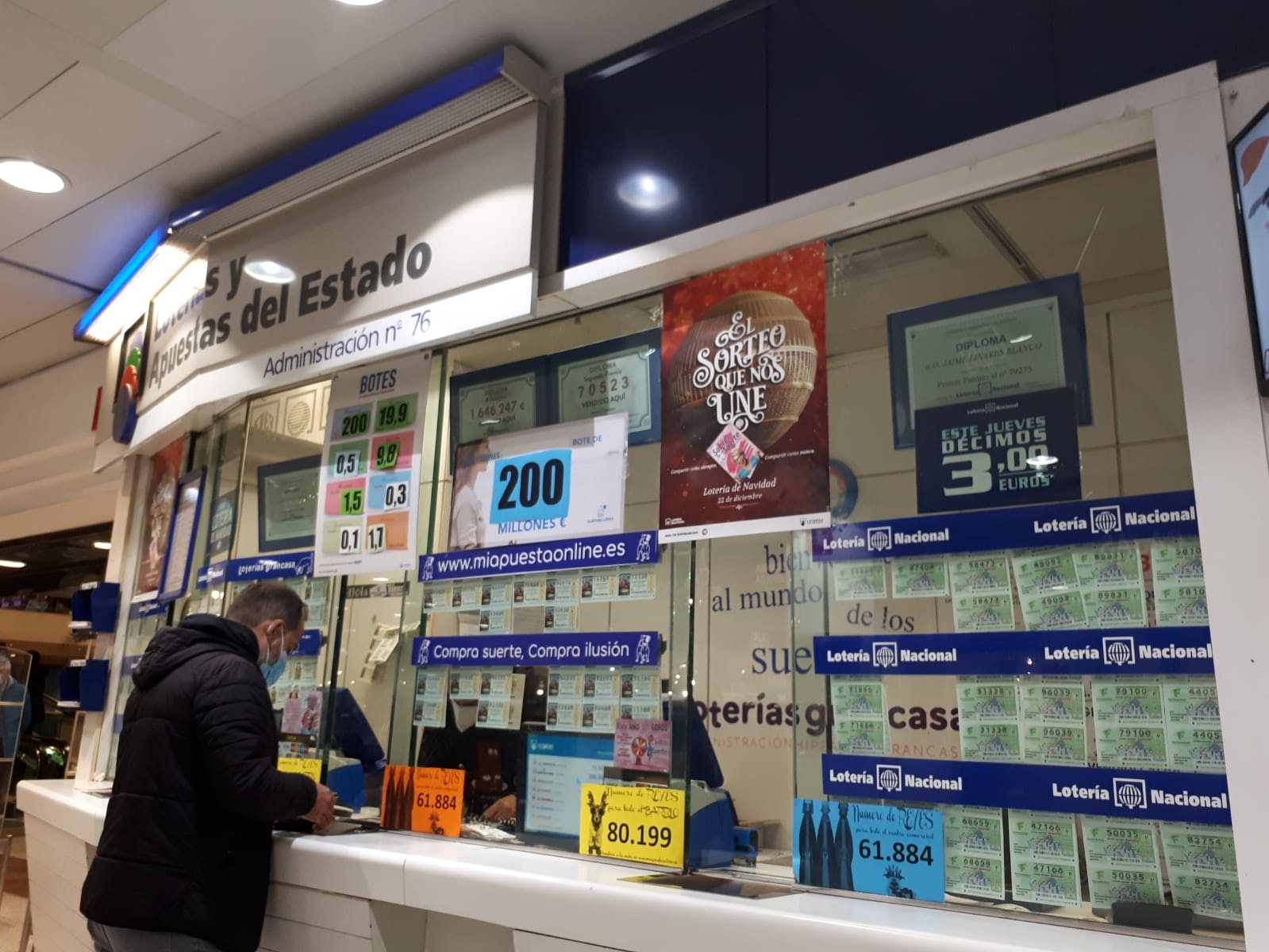 Costumbres navideñas: compartir lotería de Navidad | GranCasa